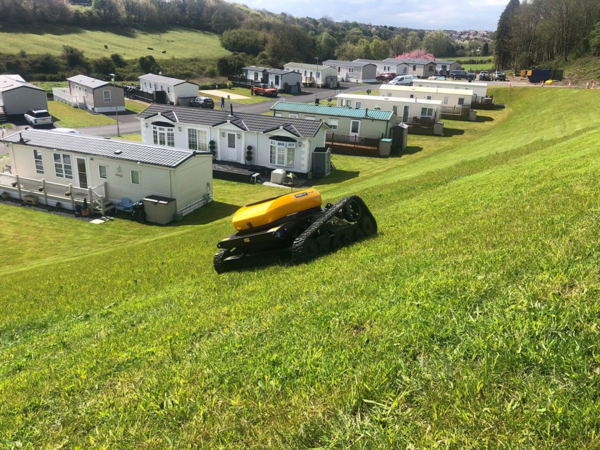 Mulčovač McConnel Robocut2 RC28 - AGRICO, s.r.o.